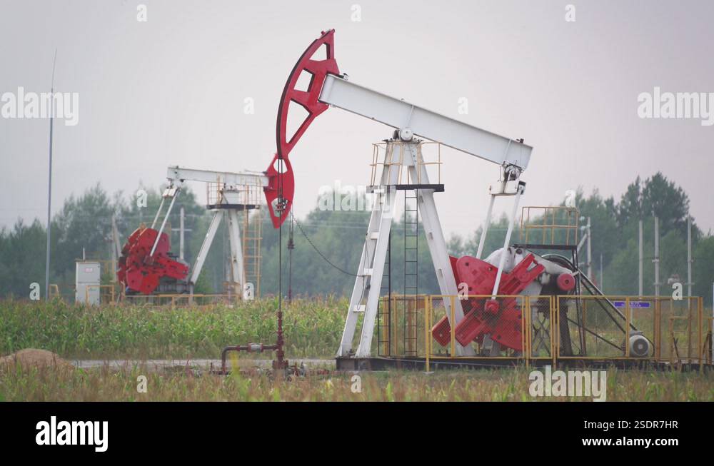 Resource extraction oil rigs in Stock Videos & Footage - HD and 4K ...