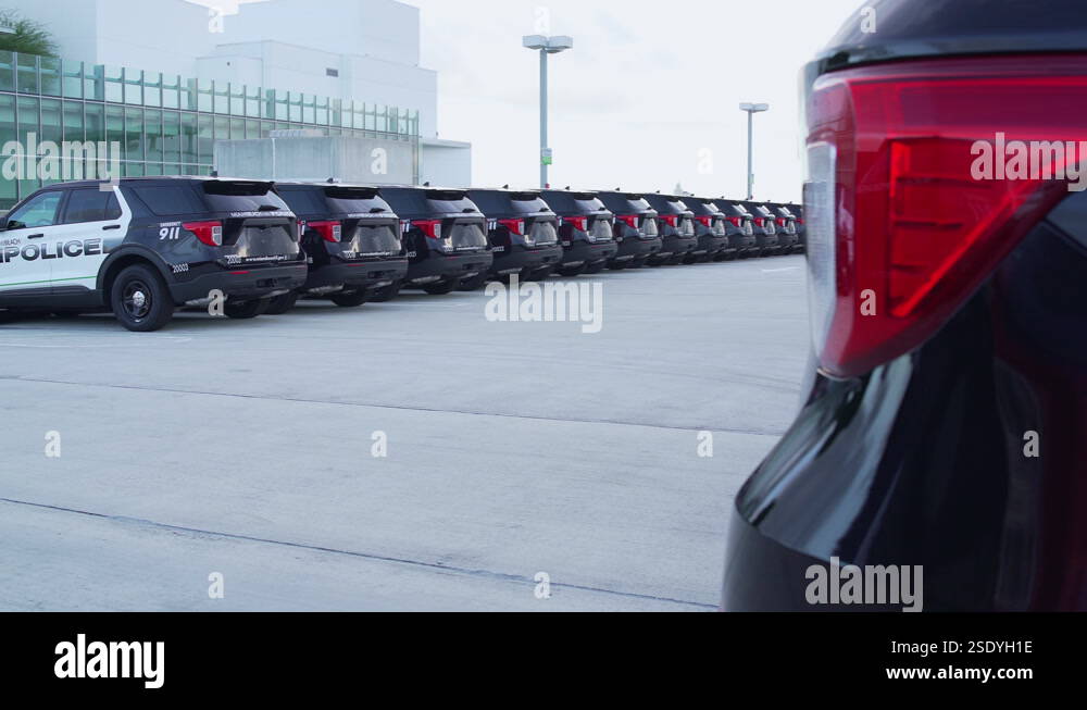 emergency 911 on police cars Stock Video Footage - Alamy