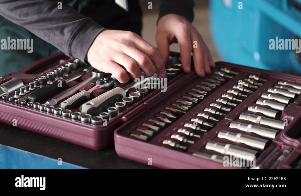Mechanic tool set in auto vulcanizing and vehicle service workshop ...
