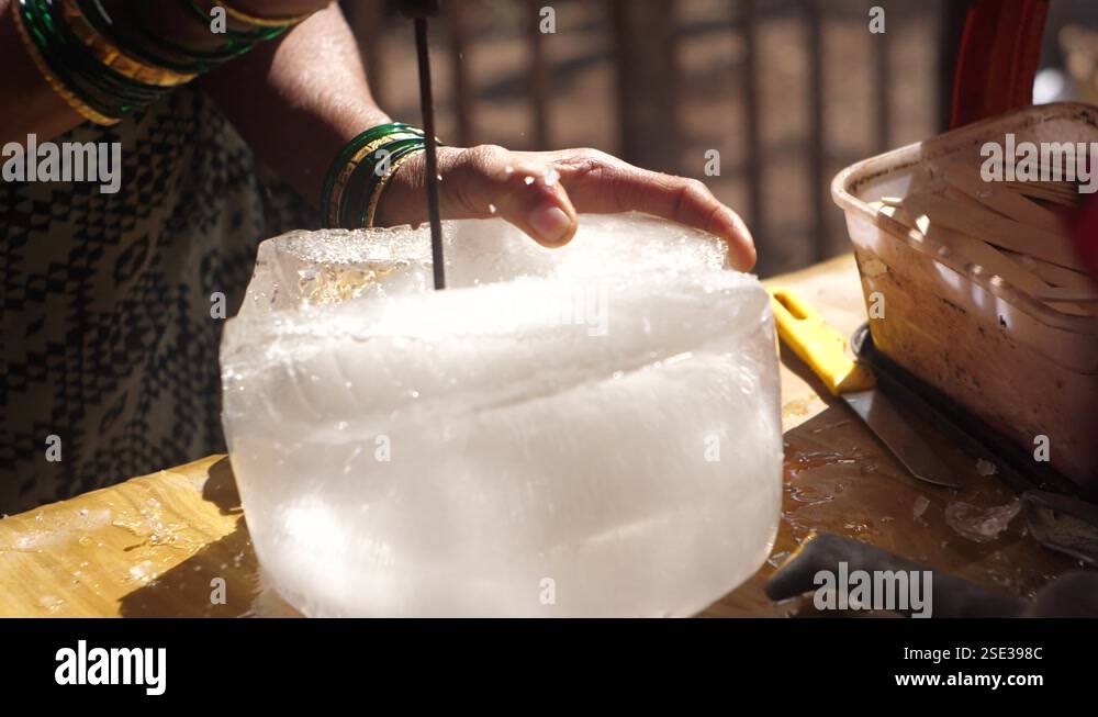 making Kala Katta ice Gola barf flavour India Mumbai Maharashtra ...