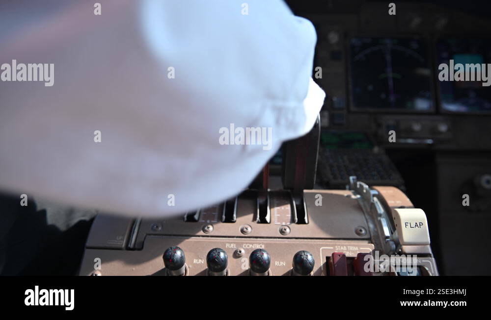 Airline jet thrust Stock Videos & Footage - HD and 4K Video Clips - Alamy