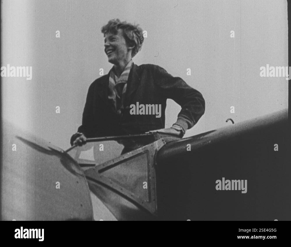 Amelia Earhart Greets Crowd After 1932 Solo Transatlantic Flight Stock Video Footage - Alamy