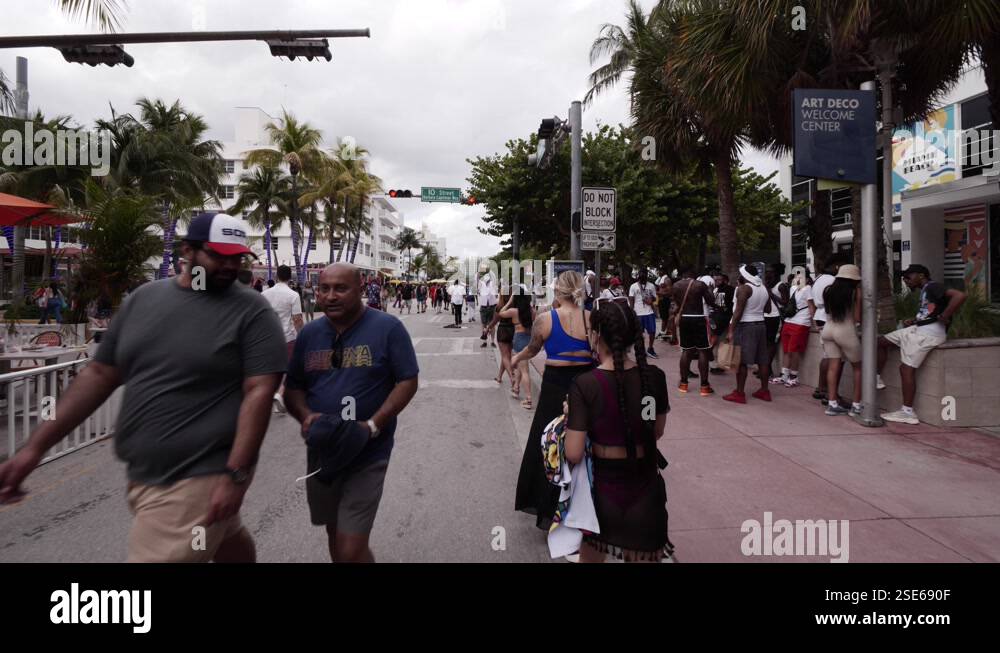 Heavy crowds in Miami Beach spring break 2021 Stock Video Footage - Alamy