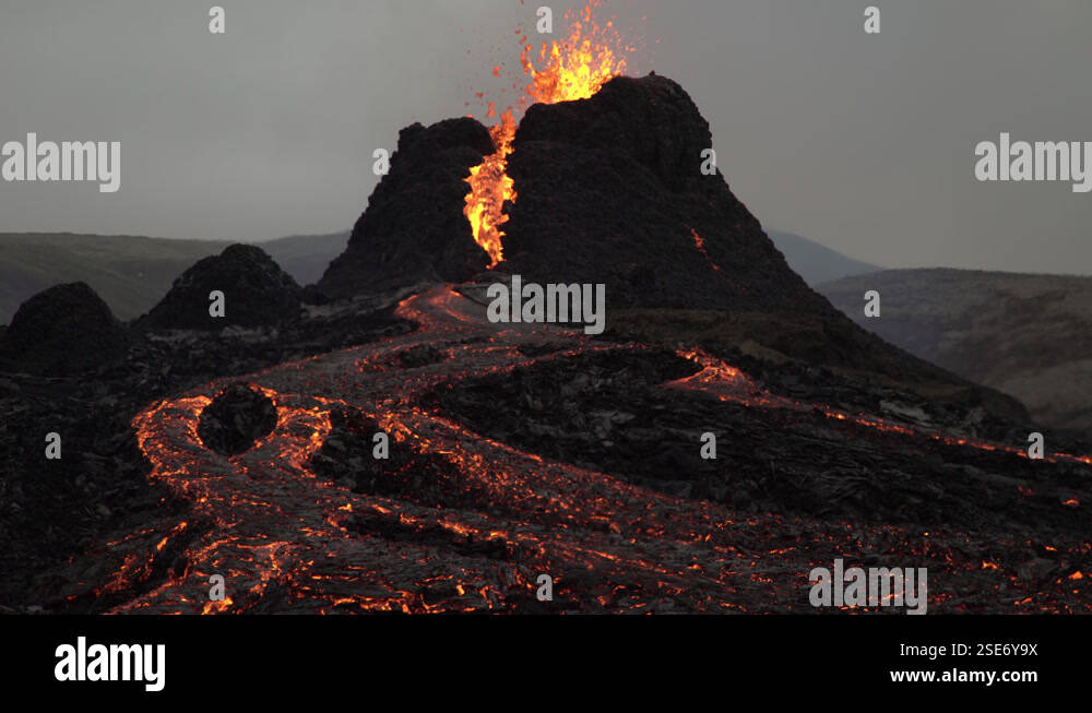 Volcanic eruption Iceland 2021 cone and lava flow close up Stock Video ...