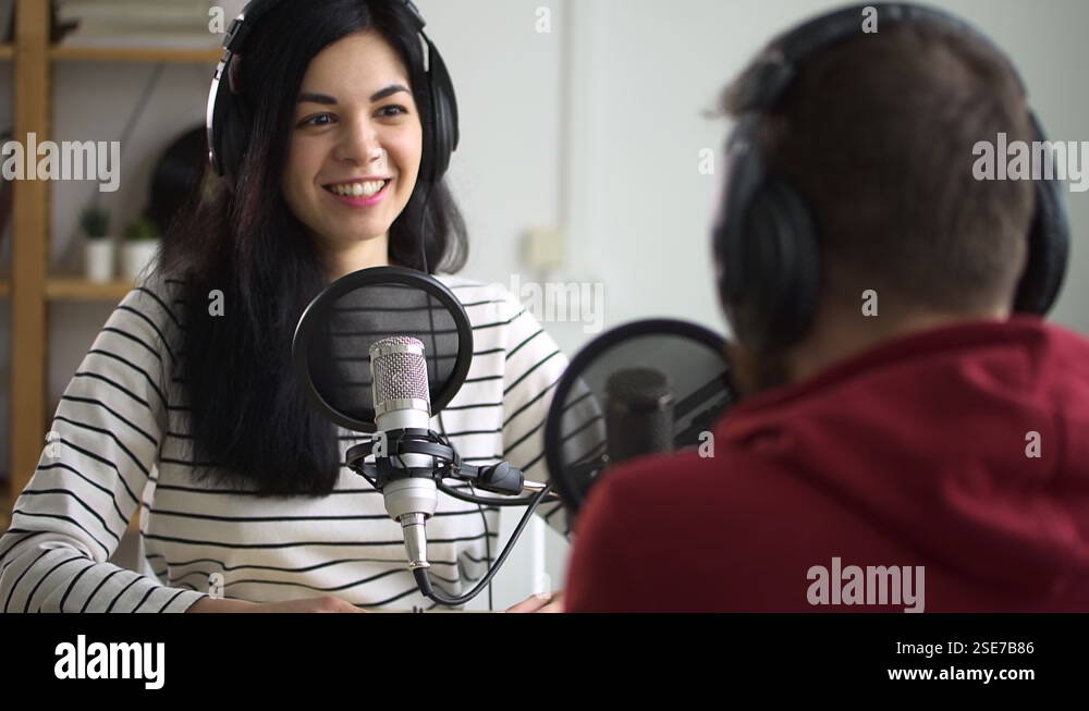 Table singer Stock Videos & Footage - HD and 4K Video Clips - Alamy