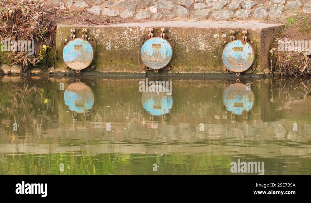 4K flap water gates in the river tone Taunton device that allows water ...