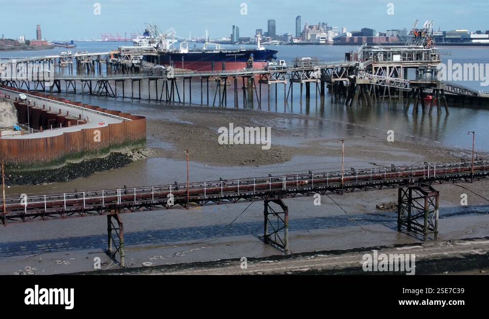 Crude oil pipeline refinery Stock Videos & Footage - HD and 4K Video ...