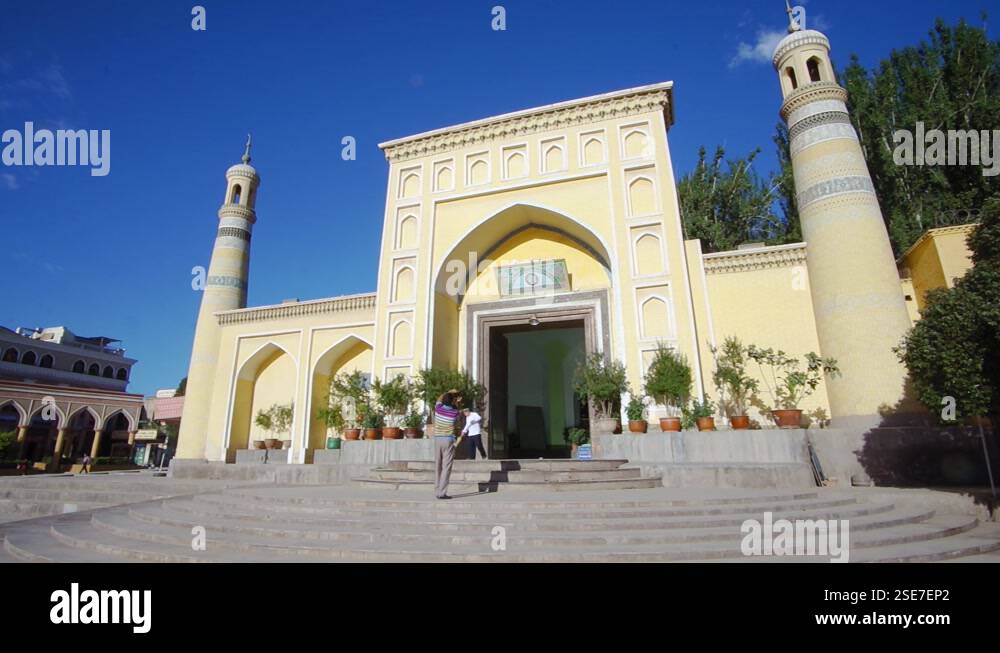 The Yellow Grand Mosque or Id Kah mosque in Kashgar, Xinjiang, China ...