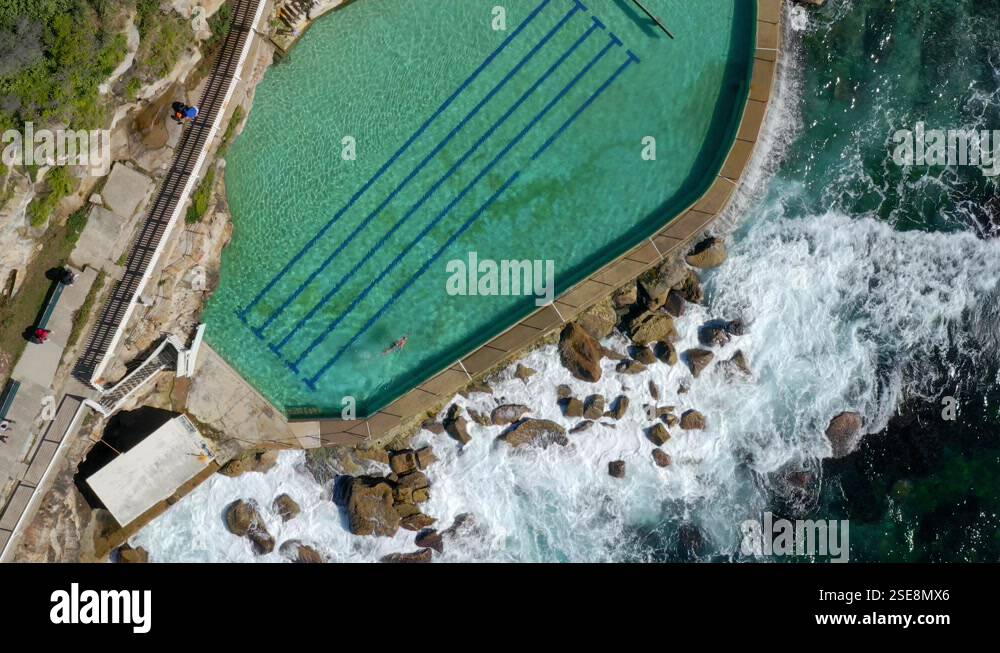 The Bronte Baths - A Popular Ocean Filled Swimming Pool At Bronte Beach ...