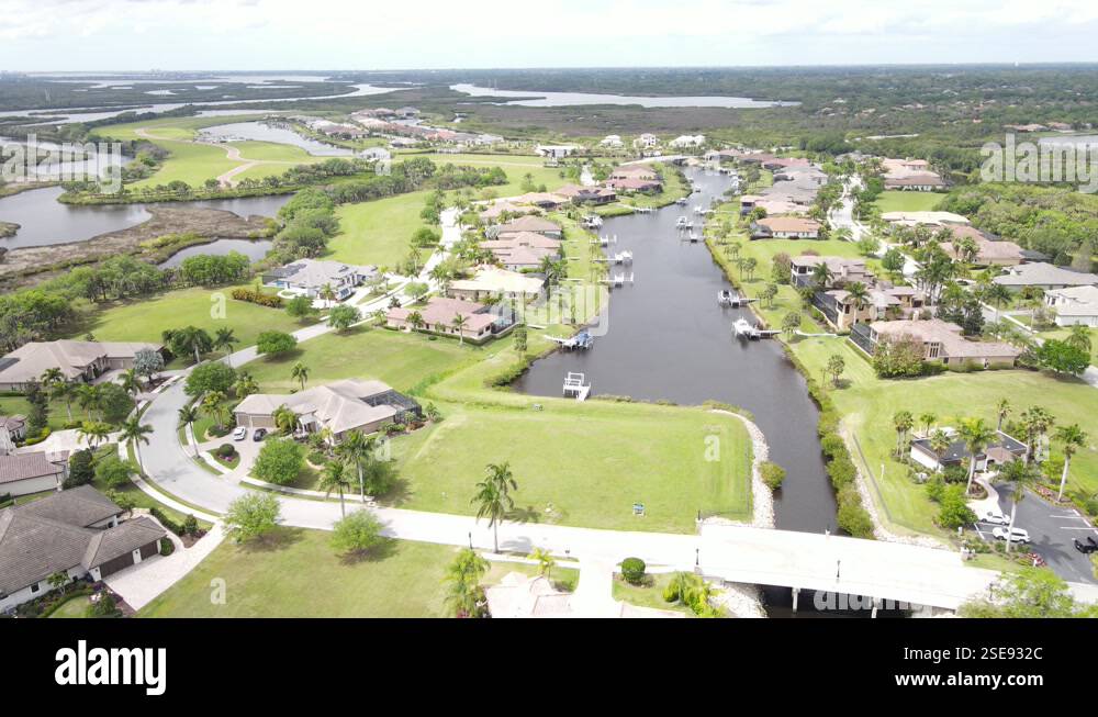 Beautiful water inlet neighborhood off of the Upper Manatee River, in ...