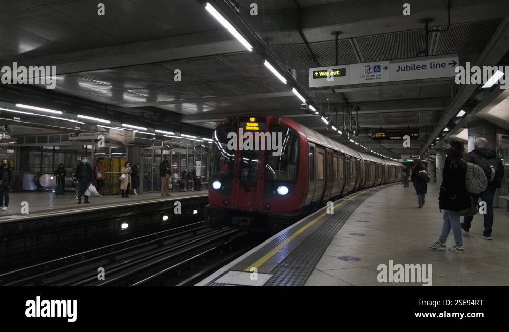 district circle line London underground train entering Westminster tube ...