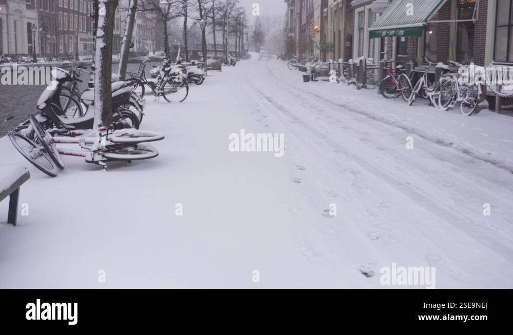 Leiden city centre streets in winter snow, cold Netherlands urban scene ...