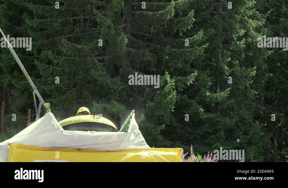 Balloon jump Stock Videos & Footage - HD and 4K Video Clips - Alamy