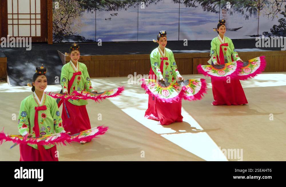 Young Korean Women Performing Traditional Korean Fan Dance (Buchaechum ...