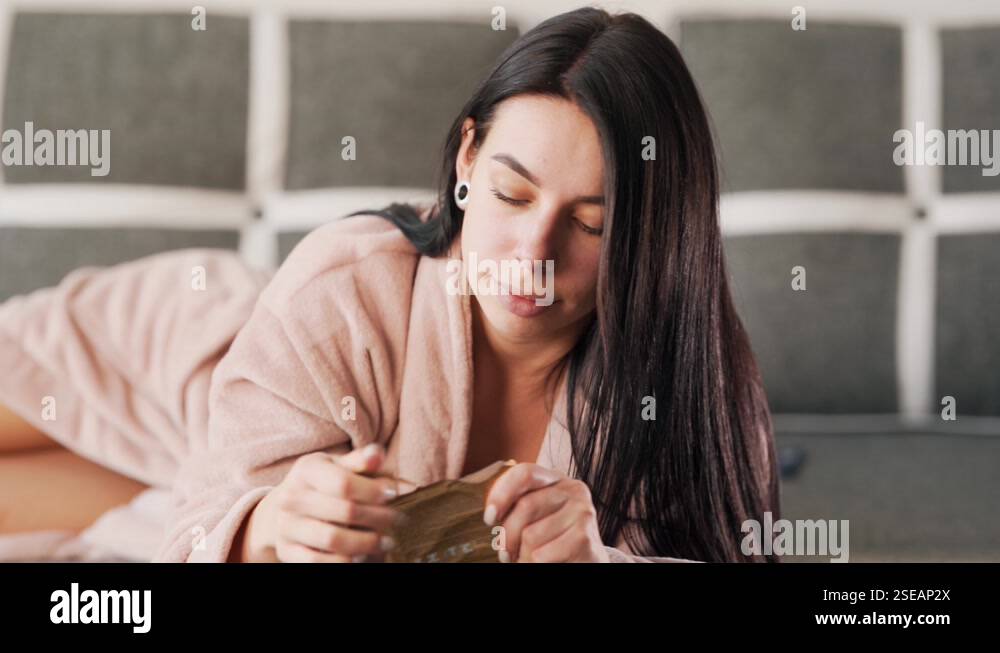 Gold package Stock Videos & Footage - HD and 4K Video Clips - Alamy