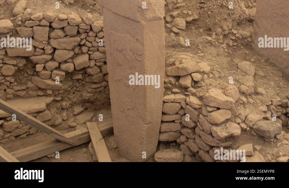 Zoom in Bull fox and crane figures depicted on the stone pillars Stock ...