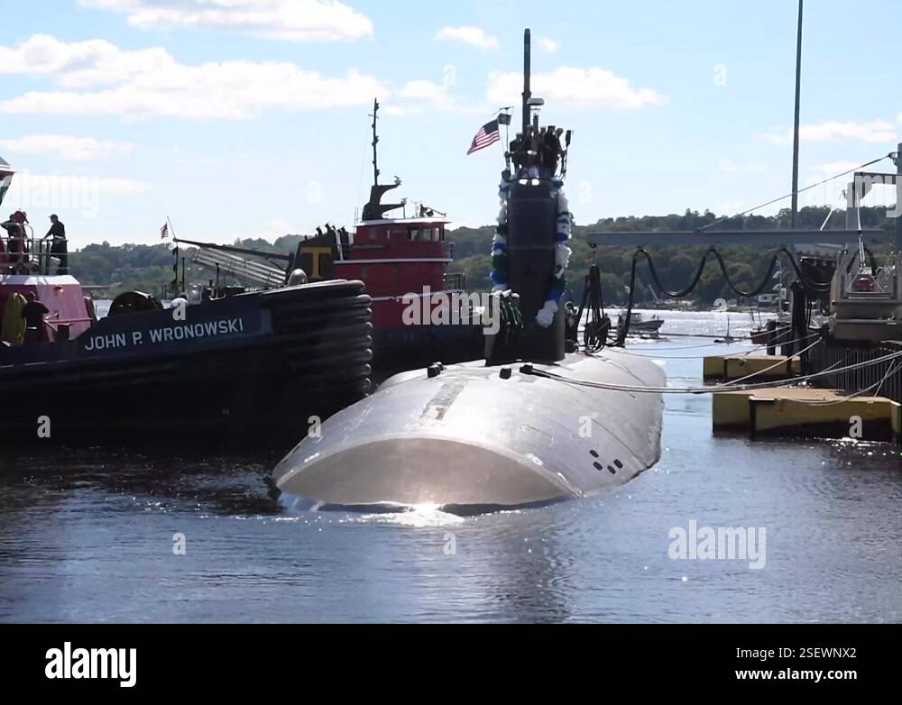 U.S. Navy submarine USS Montpelier arrives into port at Naval Submarine ...