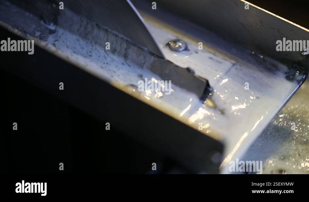 disk type oil skimmer for liquid flood coolant in modern cnc milling ...