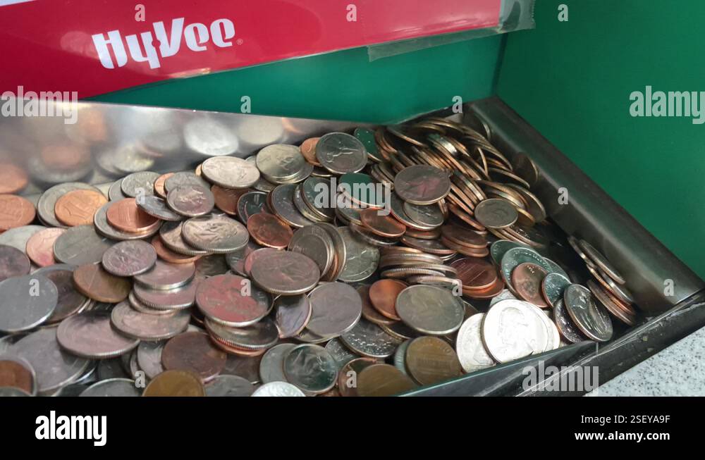 Money change machine Stock Videos & Footage - HD and 4K Video Clips - Alamy