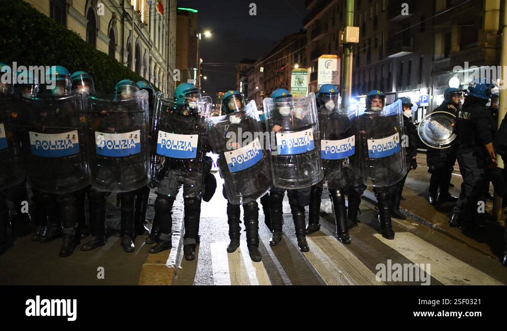 Italian Police in full riot gear Stock Video Footage - Alamy