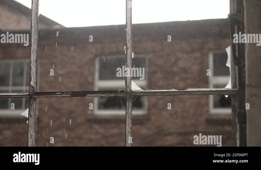 Building falling into disrepair Stock Videos & Footage - HD and 4K ...