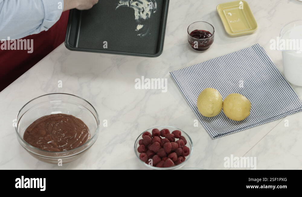 Baking plate Stock Videos & Footage - HD and 4K Video Clips - Alamy