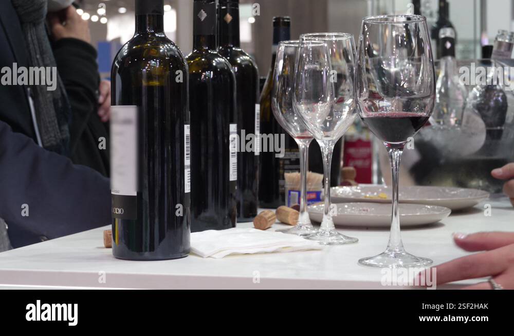 Traditional cork red wine Stock Videos & Footage - HD and 4K Video ...