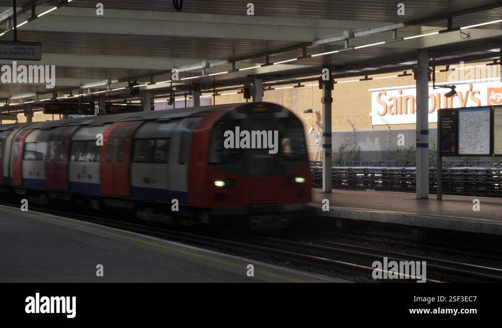Southbound Jubilee Line Train Arriving At Platform At Finchley Road ...