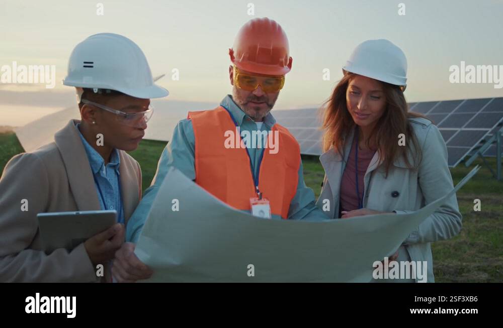 Corporate engineer Stock Videos & Footage - HD and 4K Video Clips - Alamy