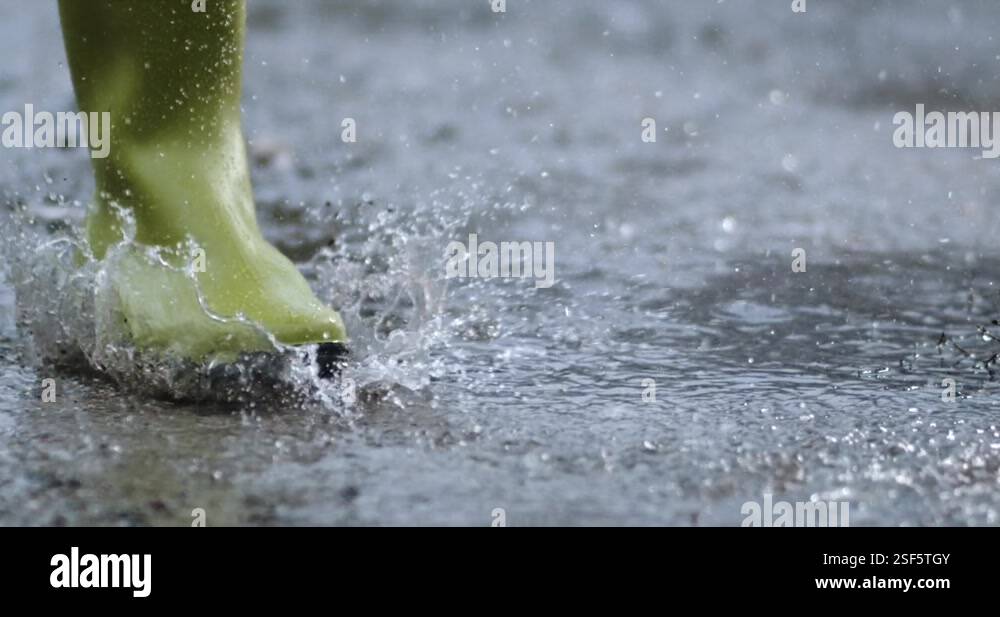 boots running Stock Video Footage - Alamy