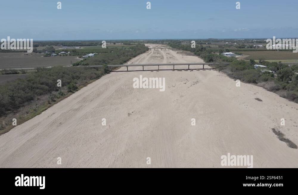 Drought River - Bridge Over The Dry Riverbed Of Burdekin River In QLD ...