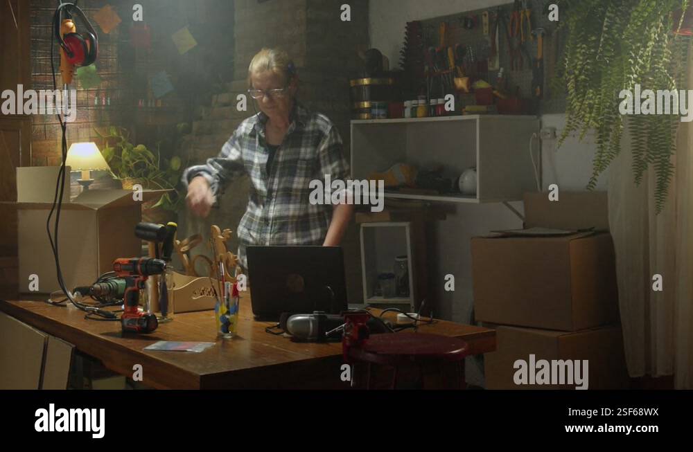 Selling proprietor Stock Videos & Footage - HD and 4K Video Clips - Alamy