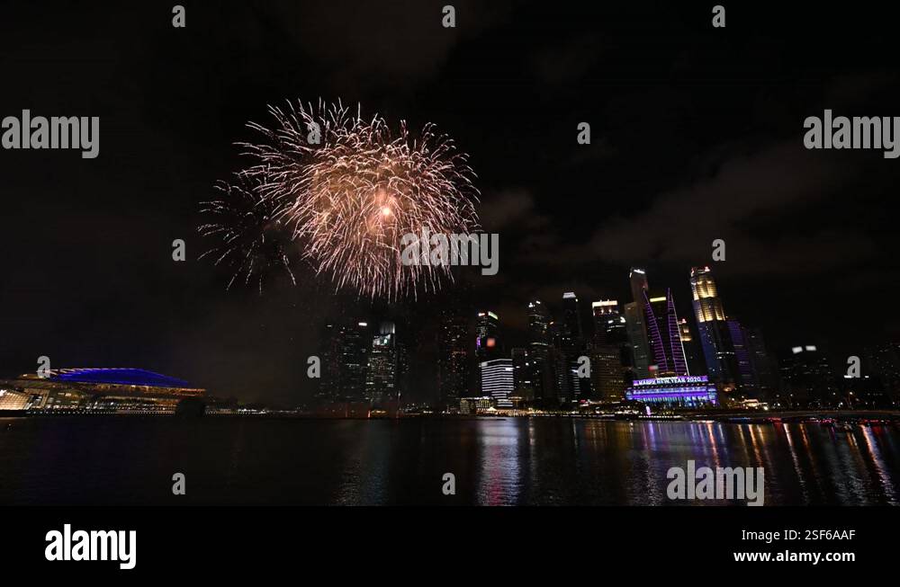 Singapore fireworks celebration at Marina Bay, Countdown New Year ...