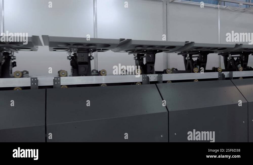 A closed-loop chain conveyor consists of trolleys connected in series ...