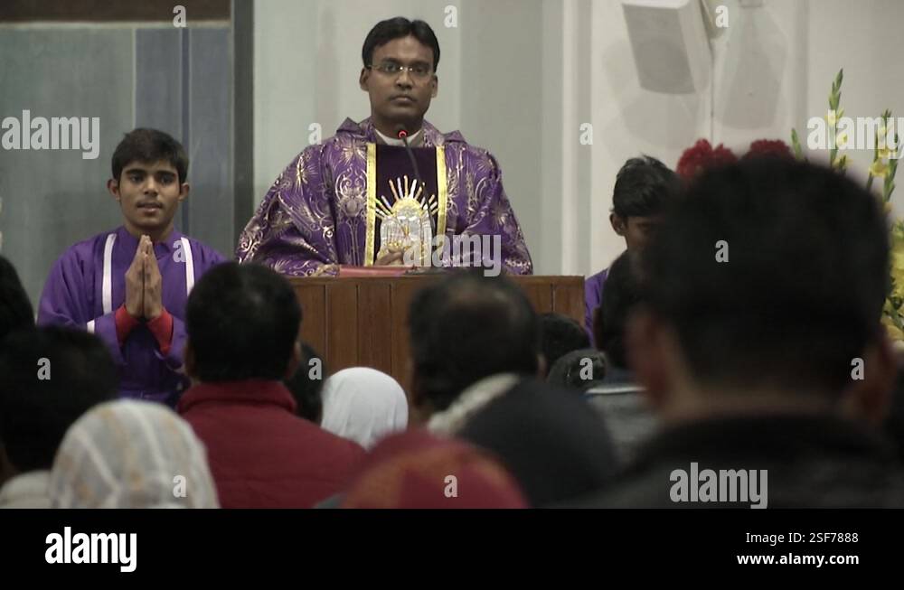 Indian Christian crowded church mass in Sacred Heart Cathedral New ...