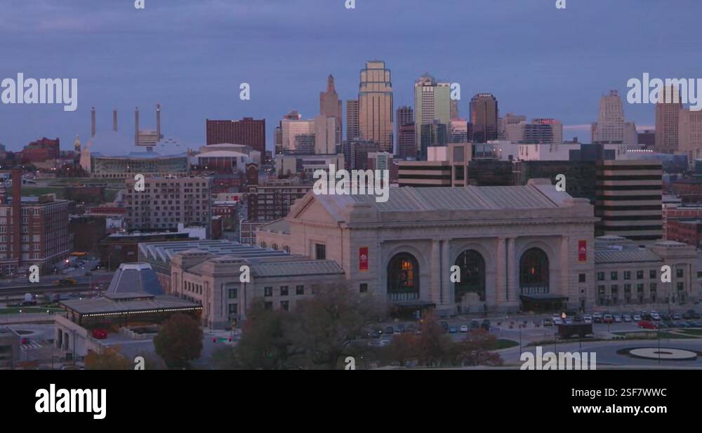 Kansas City, Missouri blue hour gimbal pan of skyline Stock Video ...