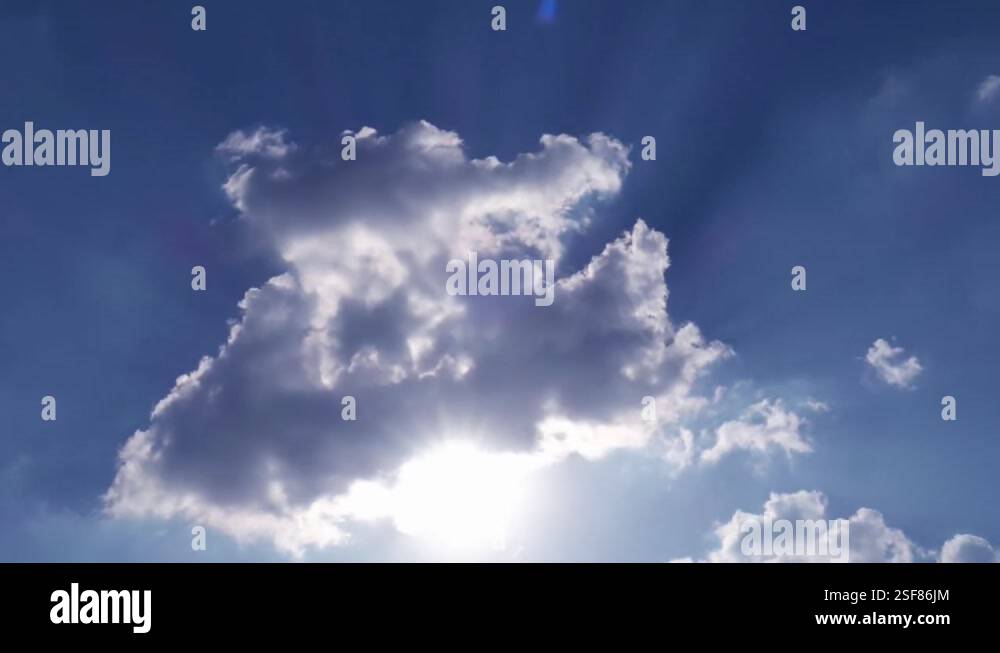 Sunny clear blue sky with sun light ray or sunbeam n sunset cloud Stock ...