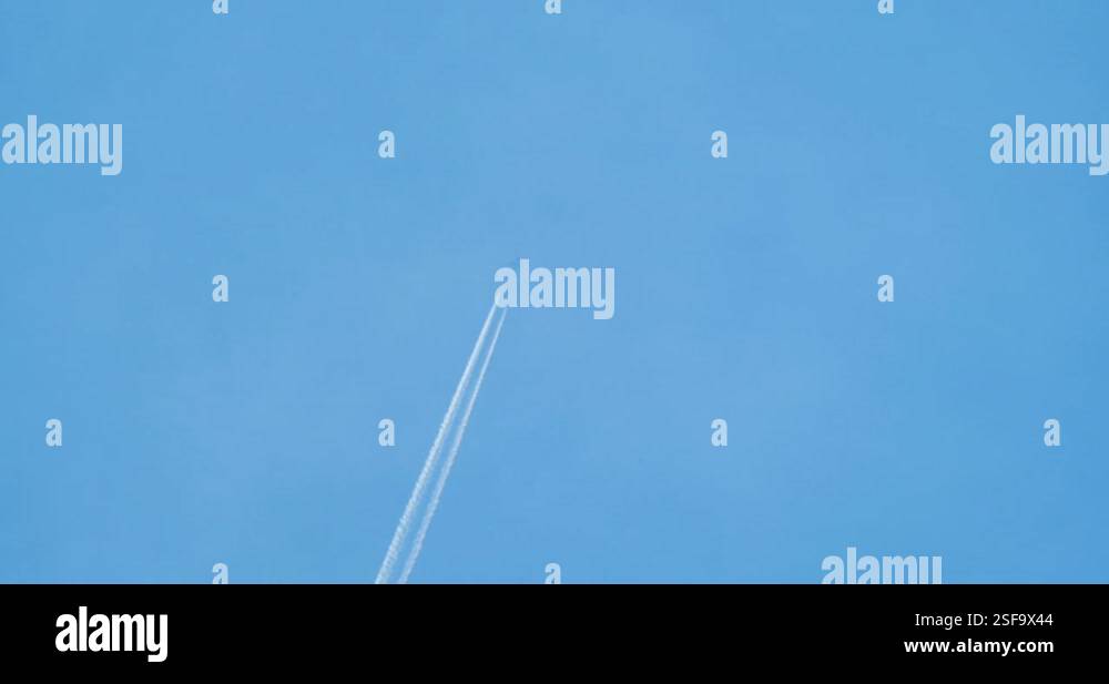 Contrail. Jet cloud Stock Video Footage - Alamy