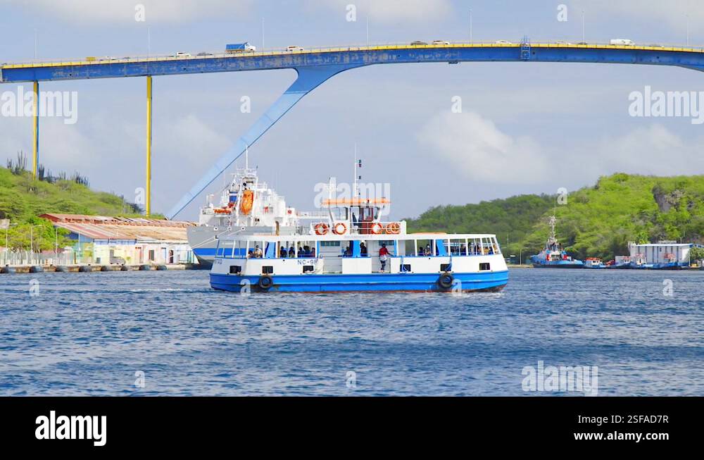 Tourist ferry crossing the famous Sint Anna Bay underneath the Queen ...