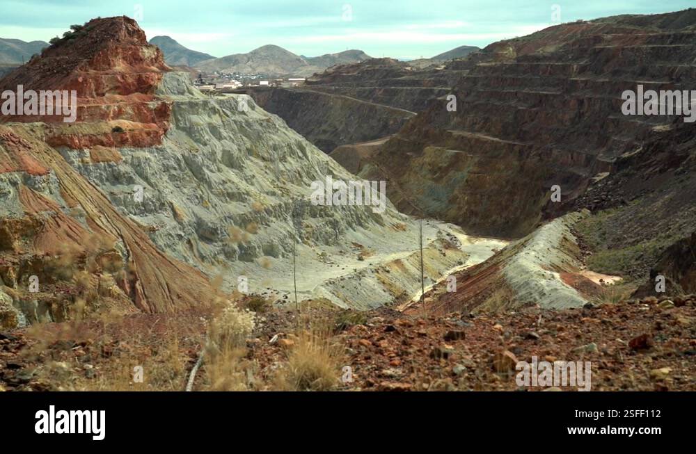 The Lavender Pit Mine, Bisbee, Arizona. The upper section, an open ...