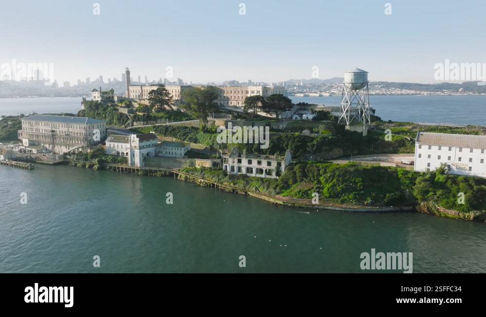 Stunning views of iconic island with the northern shore of San ...