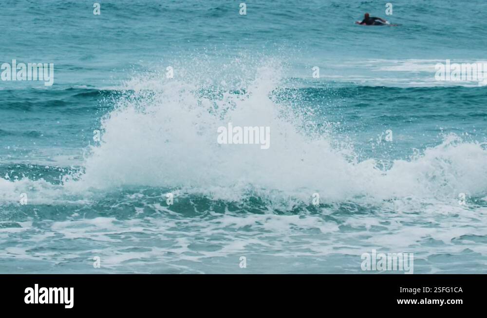 Backwash wave explodes. Waves roll and break at Mole beach at Santa ...