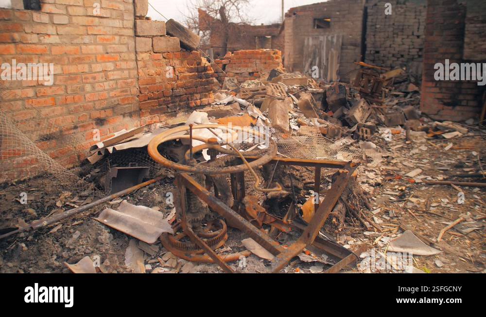 war building ruin Ukraine destruction city bomb house attack destroyed ...