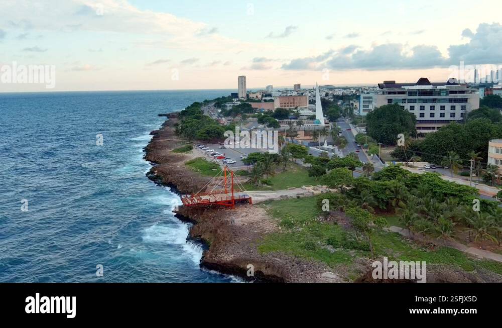 Malecon of Santo Domingo with obelisk in Center of Heroes park ...