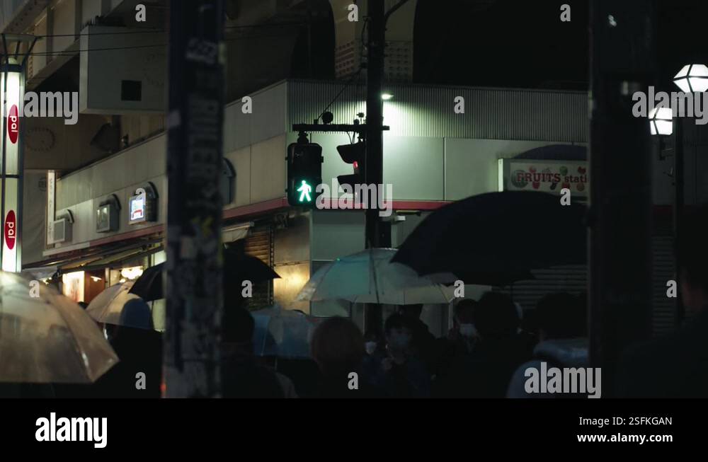 Dark street in tokyo Stock Videos & Footage - HD and 4K Video Clips - Alamy