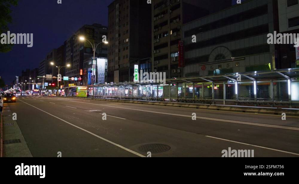 Taipei, Taiwan 20 March 2022: Walk in the Taipei city street at night ...