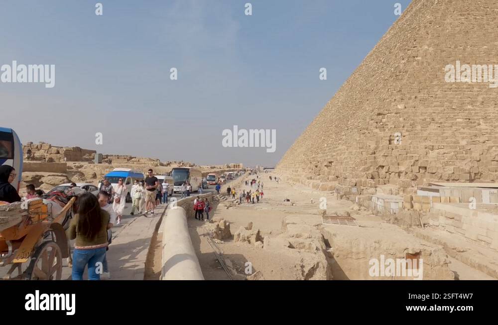 Traffic and tourists in front of the Pyramid of Khufu, in sunny, Giza ...