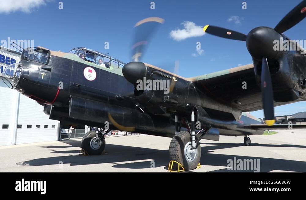 Avro Lancaster FM159 Running its engines as part of the Mosquito Stock ...