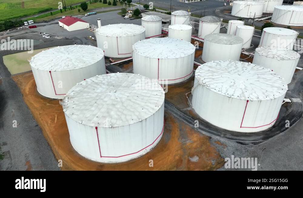 Bulk fuel storage tanks at terminal in USA. Oil, gas, home heating oil Stock Video Footage - Alamy