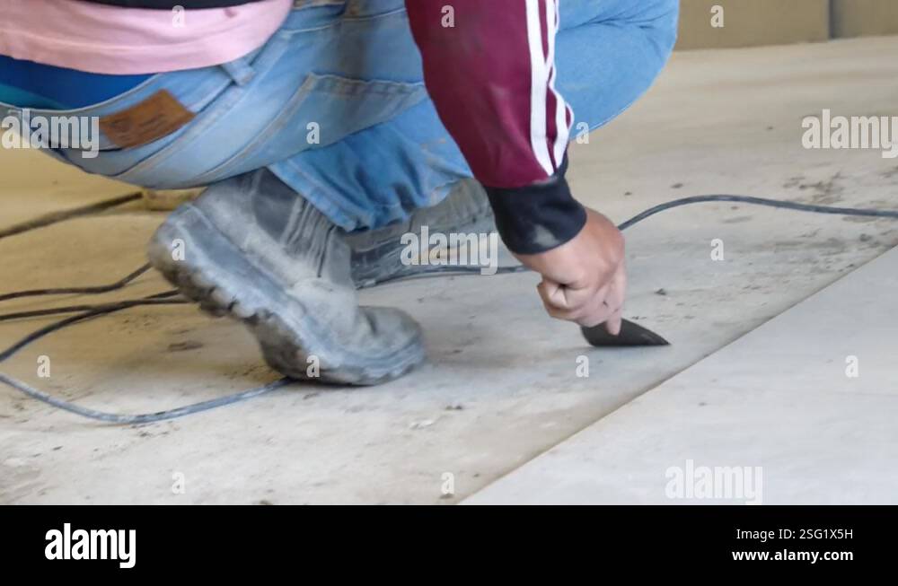 Cleaning trowel Stock Videos & Footage - HD and 4K Video Clips - Alamy